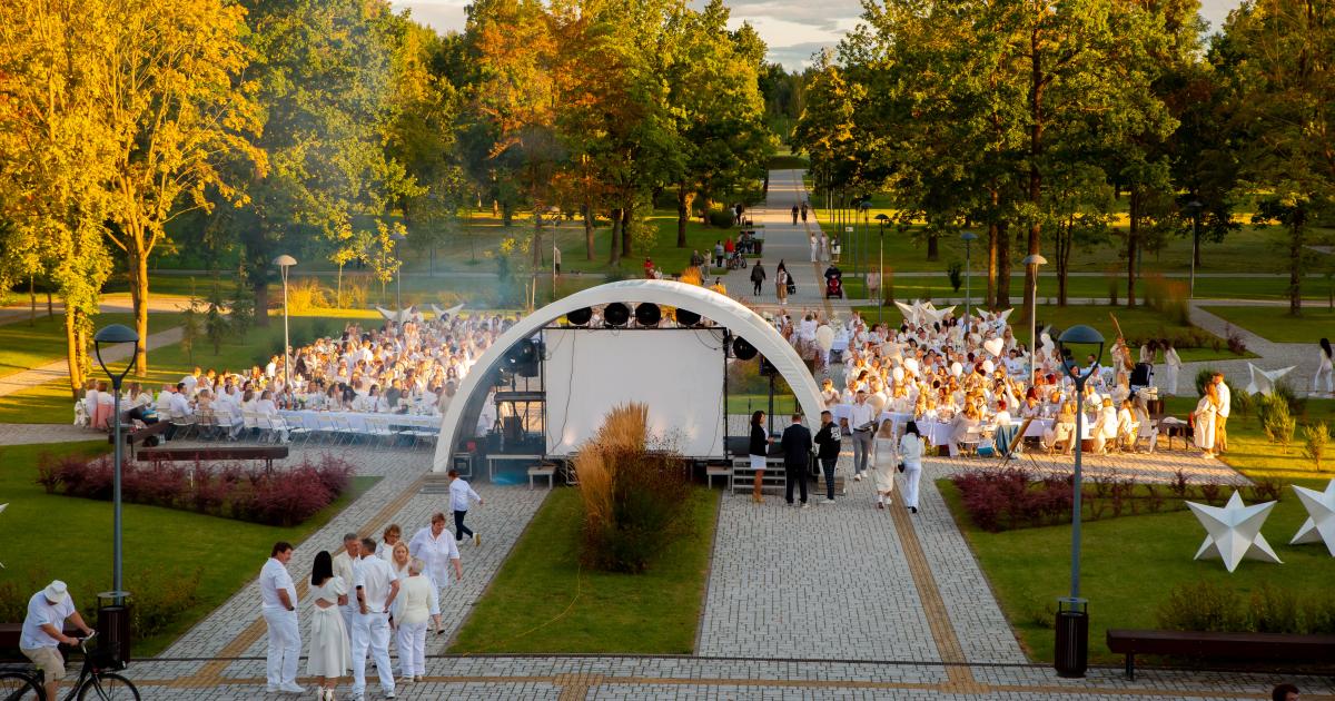 Baltas vakaras 2025